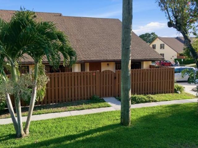 131 Springdale Cir, Palm Springs, FL 33461
