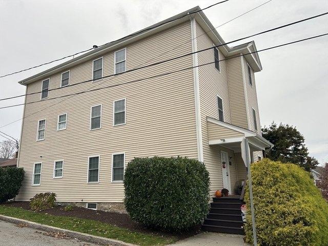 131 Stewart St Apt 3B, Fall River, MA 02720