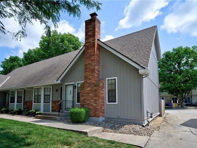 131 SW Donovan Rd, Lee's Summit, MO 64063