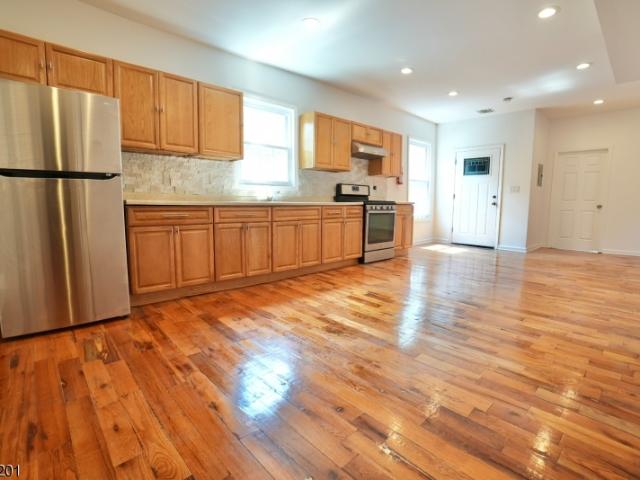 131 Sylvan Ave 2nd Fl