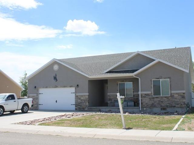 131 Powderhorn Dr, Mountain View, WY 82939
