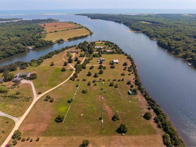 131 Pond View Farm Rd, West Tisbury, MA 02575