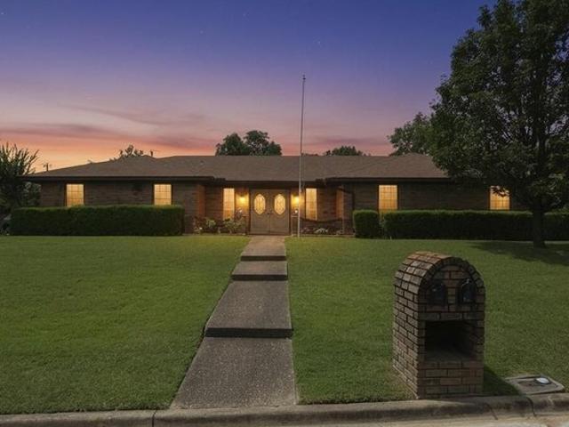 131 Patricia Dr, Hewitt, TX 76643