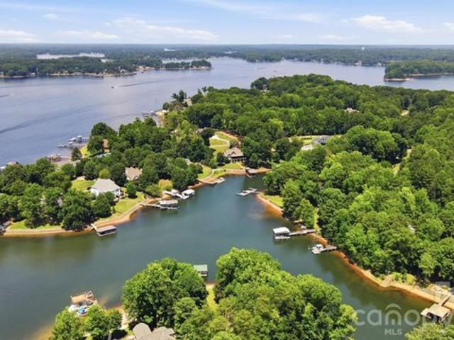 131 Pentland Ct, Mooresville, NC 28117