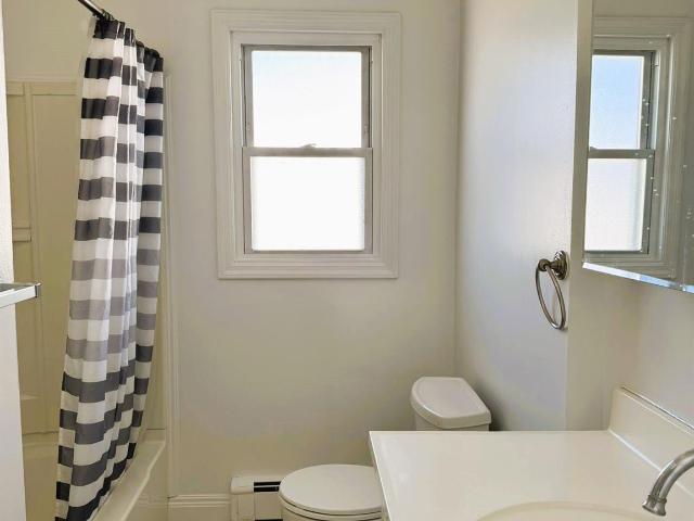 131 Roslyn Road 1st Floor