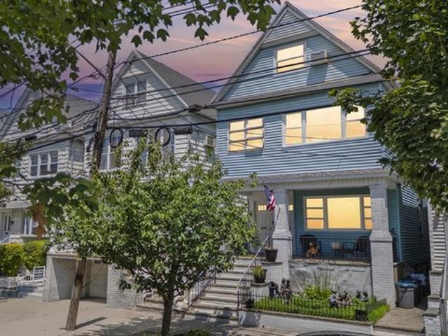 131 W 10th St, Bayonne, NJ 07002