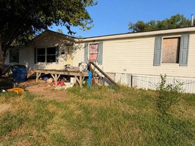131 W Daniel St, Haysville, KS 67060