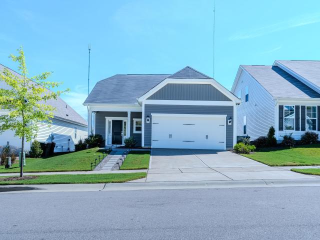131 White Oak Gdn Way
