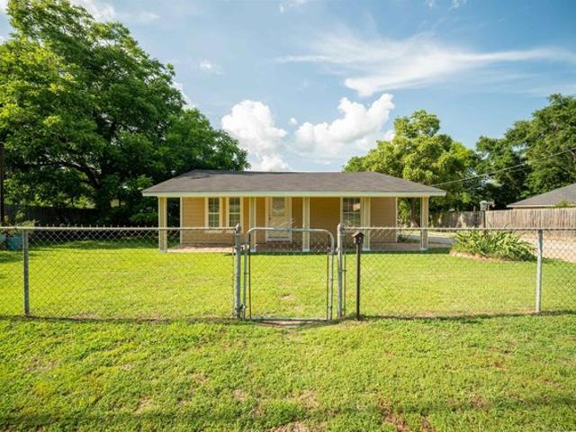 131 Wingate Ln, Longview, TX 75602