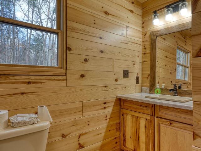 131 Upper Spgs Ln, Woodstock, VA 22664 | MLS #VASH2013