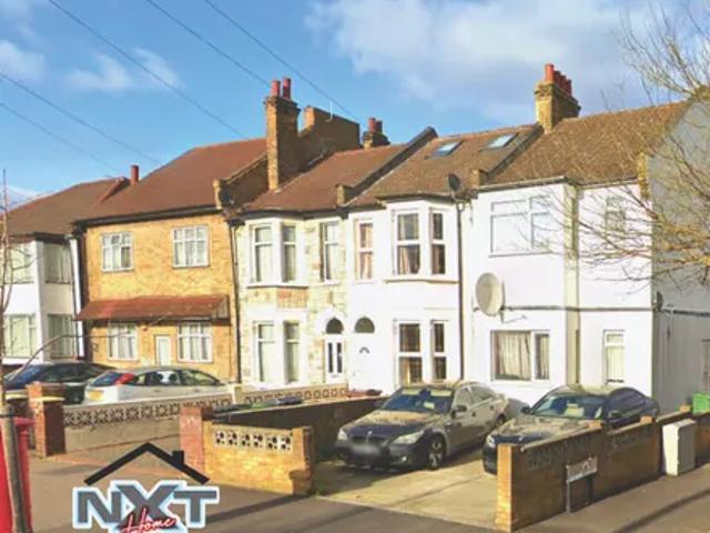 131a Vicarage Road, London, E10 7DB, United Kingdom | 3 bed apartment for rent #140801773 | Rentberry