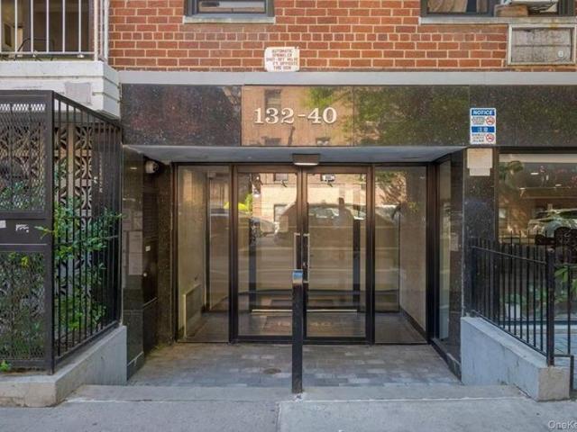 13240 Sanford Ave Apt 3R, Flushing, NY 11355
