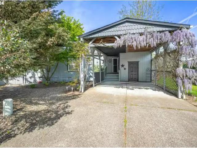 13249 Southeast Schiller Street, Portland, OR 97236