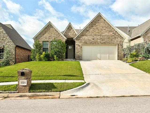 1324 Chelham Ln, Edmond, OK 73034