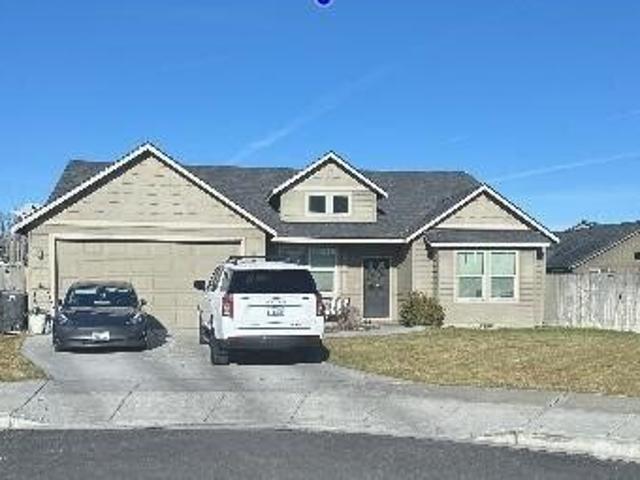 1324 E Polk Ct, Moses Lake, WA 98837