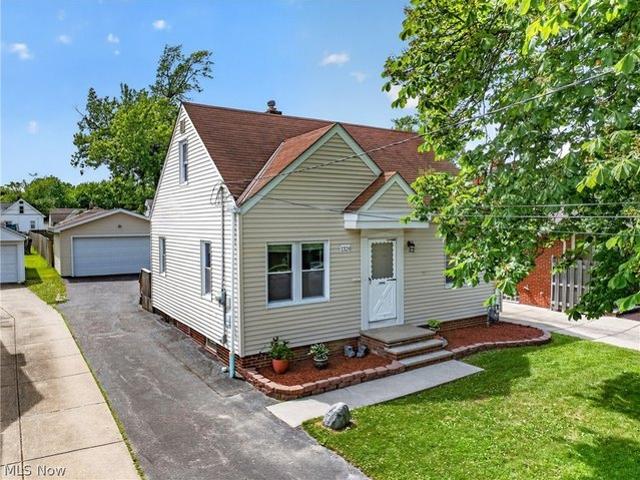 1324 Elmwood Rd, Mayfield Heights, OH 44124
