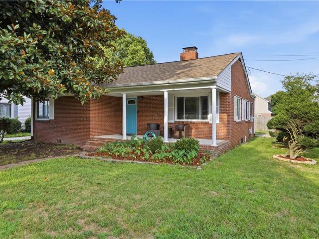1324 Hawthorne DR