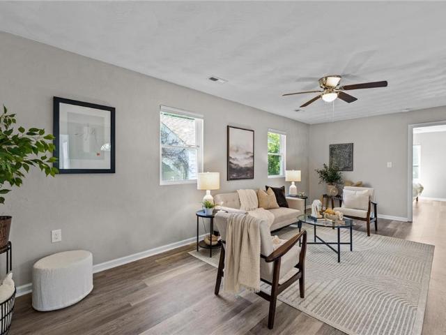 1324 Hawthorne DR