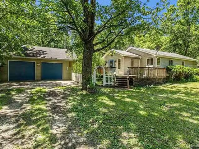 1324 HOSKINS DR, HOWELL, MI 48855 Single Family Residence For.