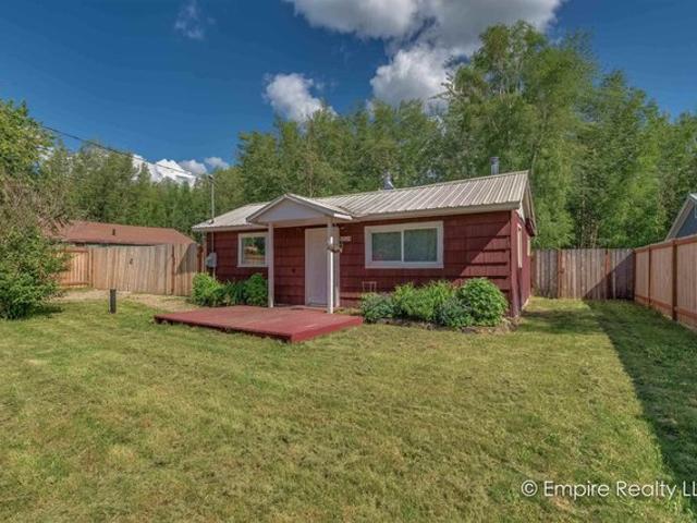 1324 Leslie Ave, North Pole, AK 99705
