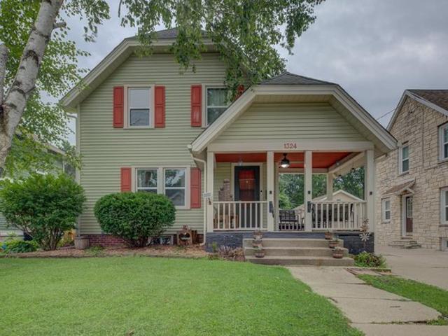 1324 Ruger Ave, Janesville, WI 53545
