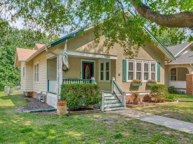 1324 SW Macvicar Ave, Topeka, KS 66604