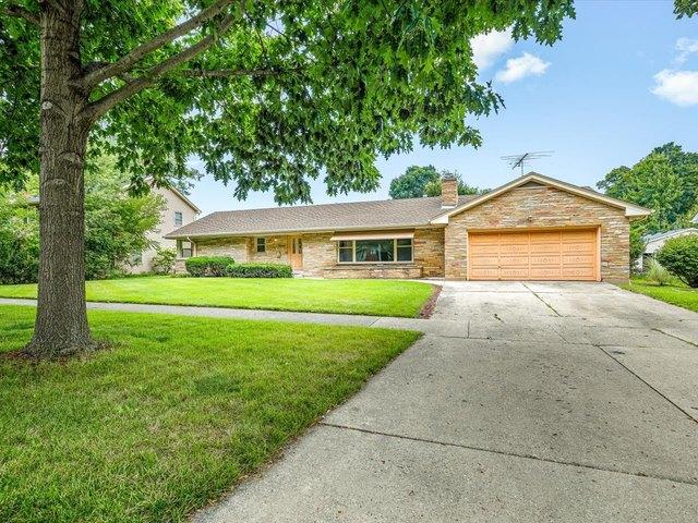 1324 S 3rd St, Saint Charles, IL 60174
