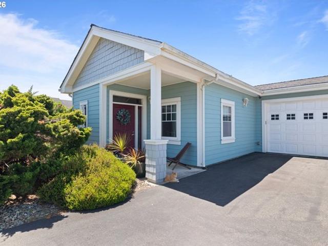 1324 Village Loop, Bandon, OR 97411