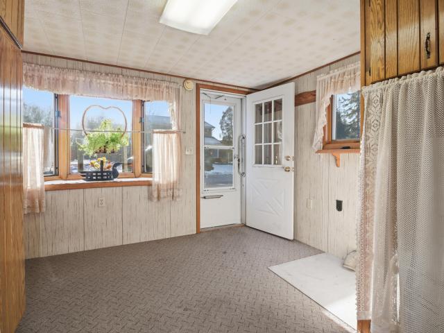 1324 W Green Lake Dr, Farmington, WI 53090 | MLS #1945