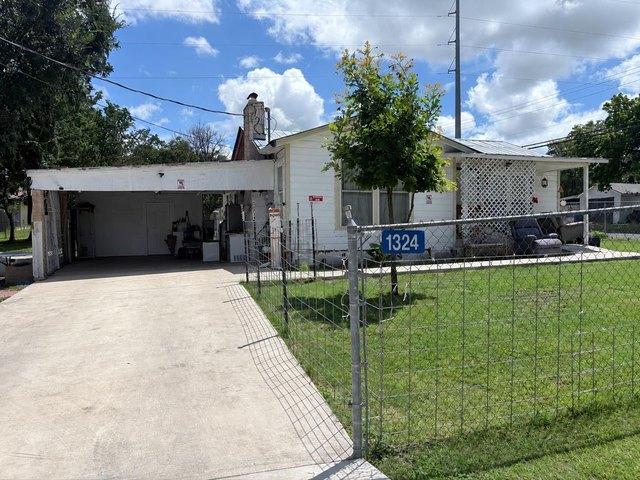 1324 5th St, Kerrville, TX 78028
