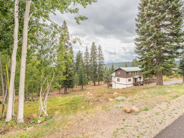 13257 Ski Slope Way, Truckee, CA 96161 | MLS #20260 | Compass