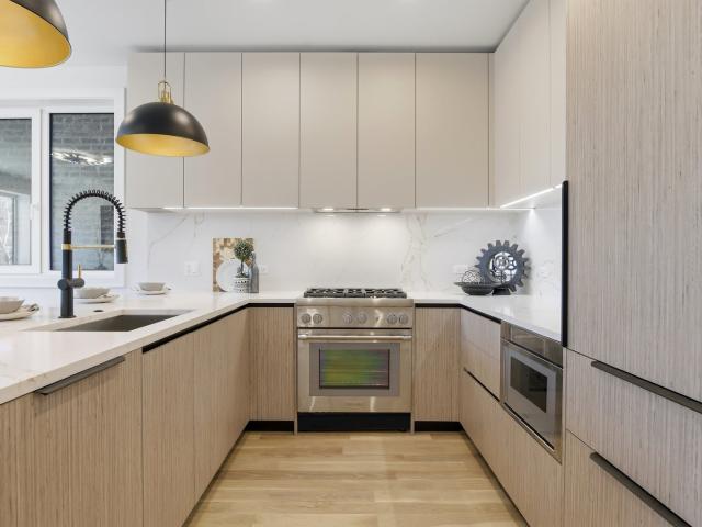 1325 N Artesian Avenue # 2