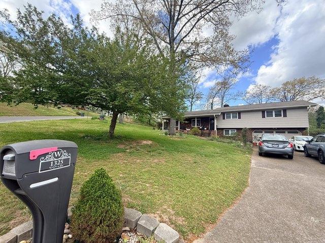 1325 N Glen Dr, Hixson, TN 37343