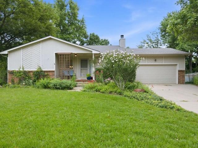 1325 N Split Rail Ct, Derby, KS 67037