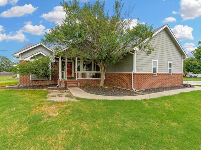 1325 N Stewart St, Wellington, KS 67152