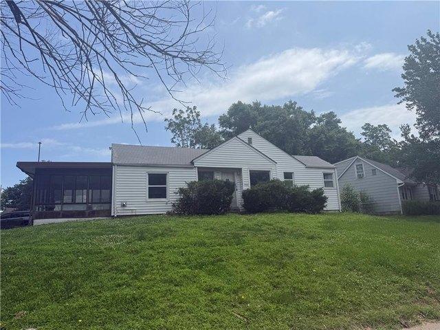 1325 NE Marvin Ct, Kansas City, MO 64118