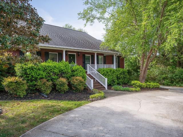 1325 Bridle Path