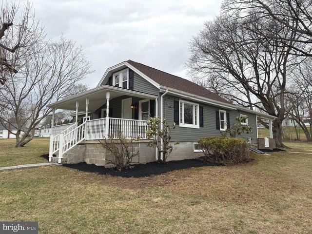 1325 Conewago Ave, Manchester, PA 17345