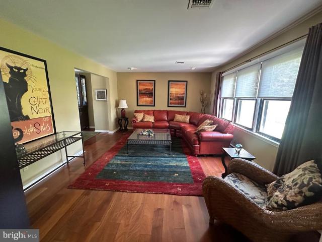 1325 Deflavis Circle