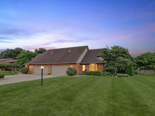 1325 Dickens Ct, Monticello, IL 61856