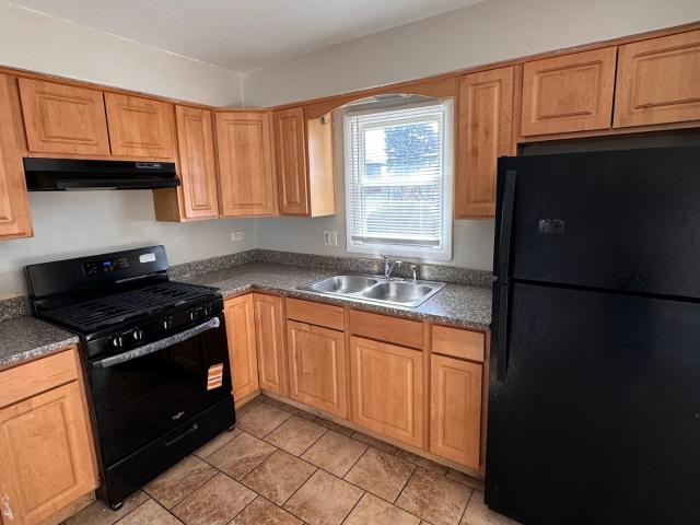 1325 E 168th Place