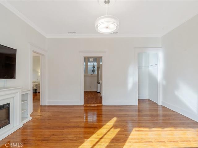 1325 E Altadena