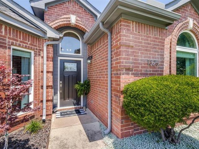 1325 Falcon Dr, Lewisville, TX 75077