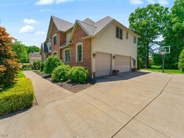 1325 Fox Den Trail
