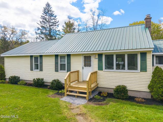 1325 Helderberg Trail