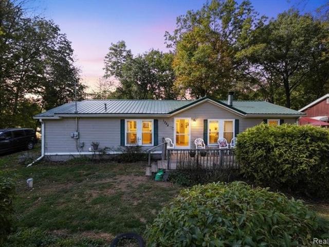 1325 Hillside Dr, Deerfield, MI 48421