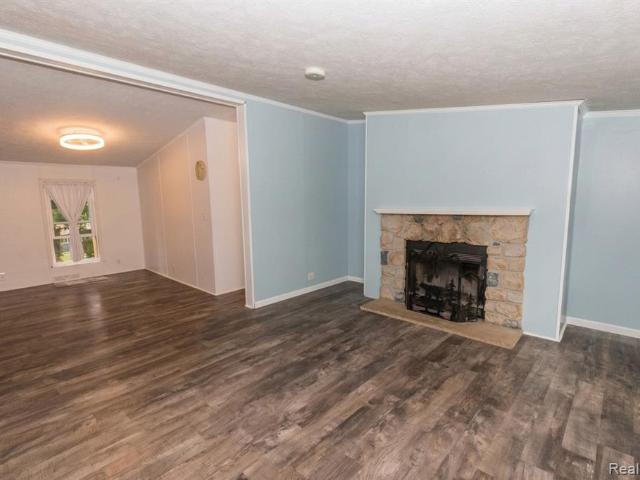 1325 Hillside Drive