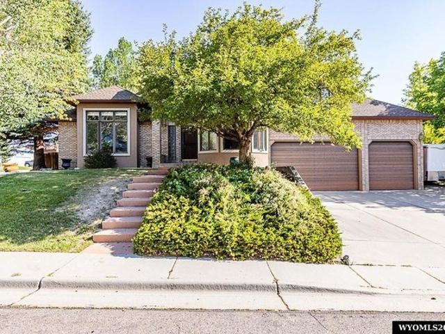 1325 Kentucky Dr, Green River, WY 82935