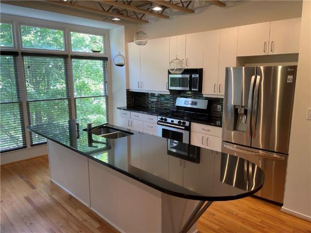 1325 Peachtree View NE