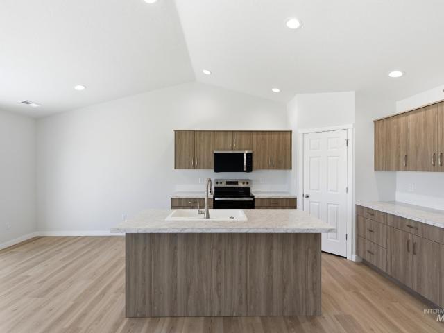 1325 Sunday River St